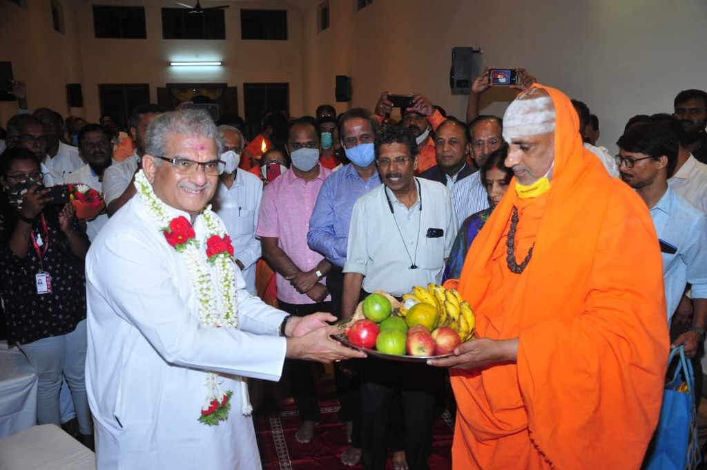 Sri Veerendra Heggade visits Sri Suttur Math – JSS Mahavidyapeetha