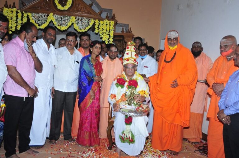 Sri Veerendra Heggade visits Sri Suttur Math – JSS Mahavidyapeetha