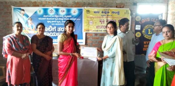 Certificates distributed for tailoring trainees – JSS Mahavidyapeetha