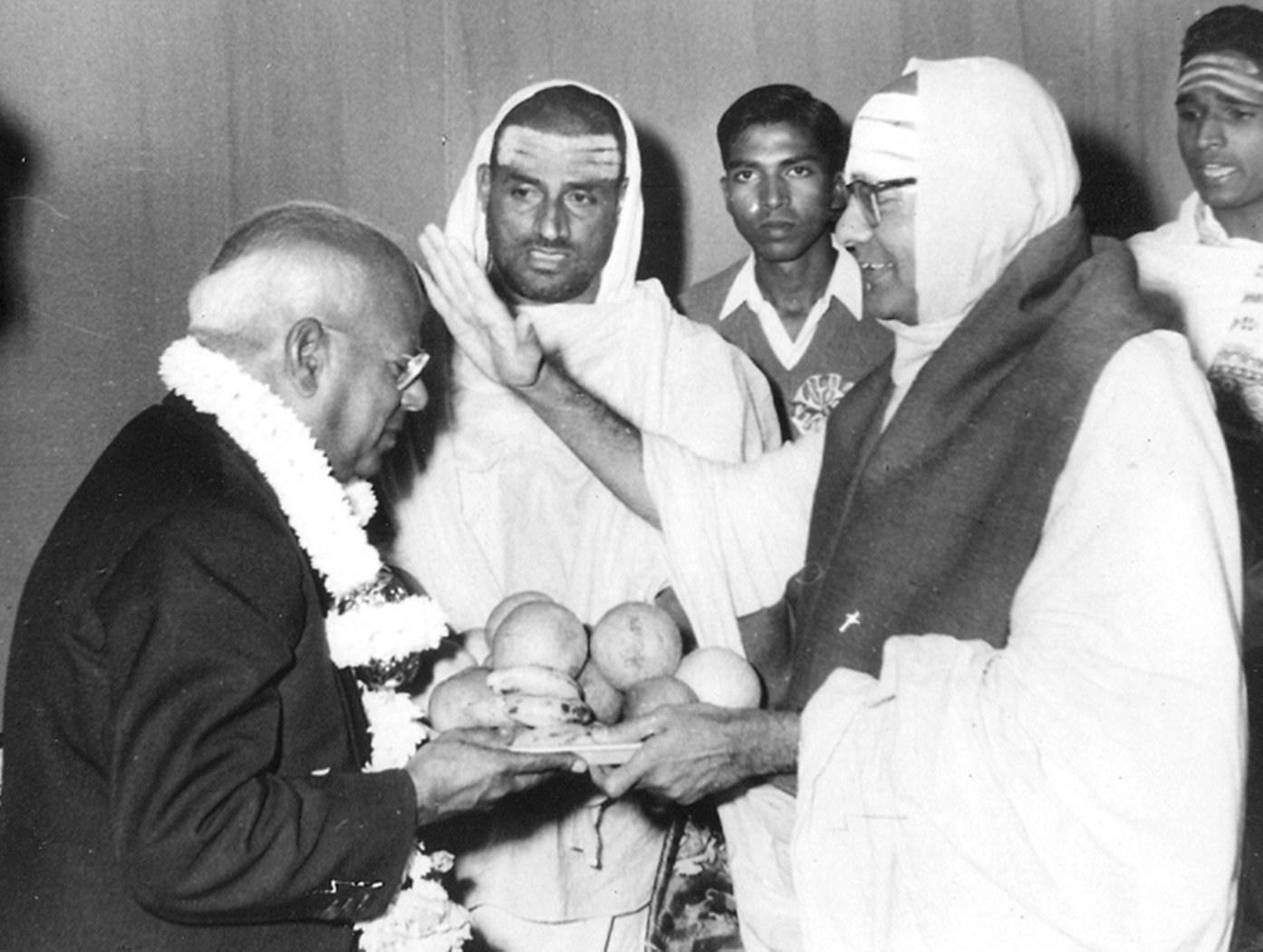 Prominent Personalities visited Suttur Math – JSS Mahavidyapeetha