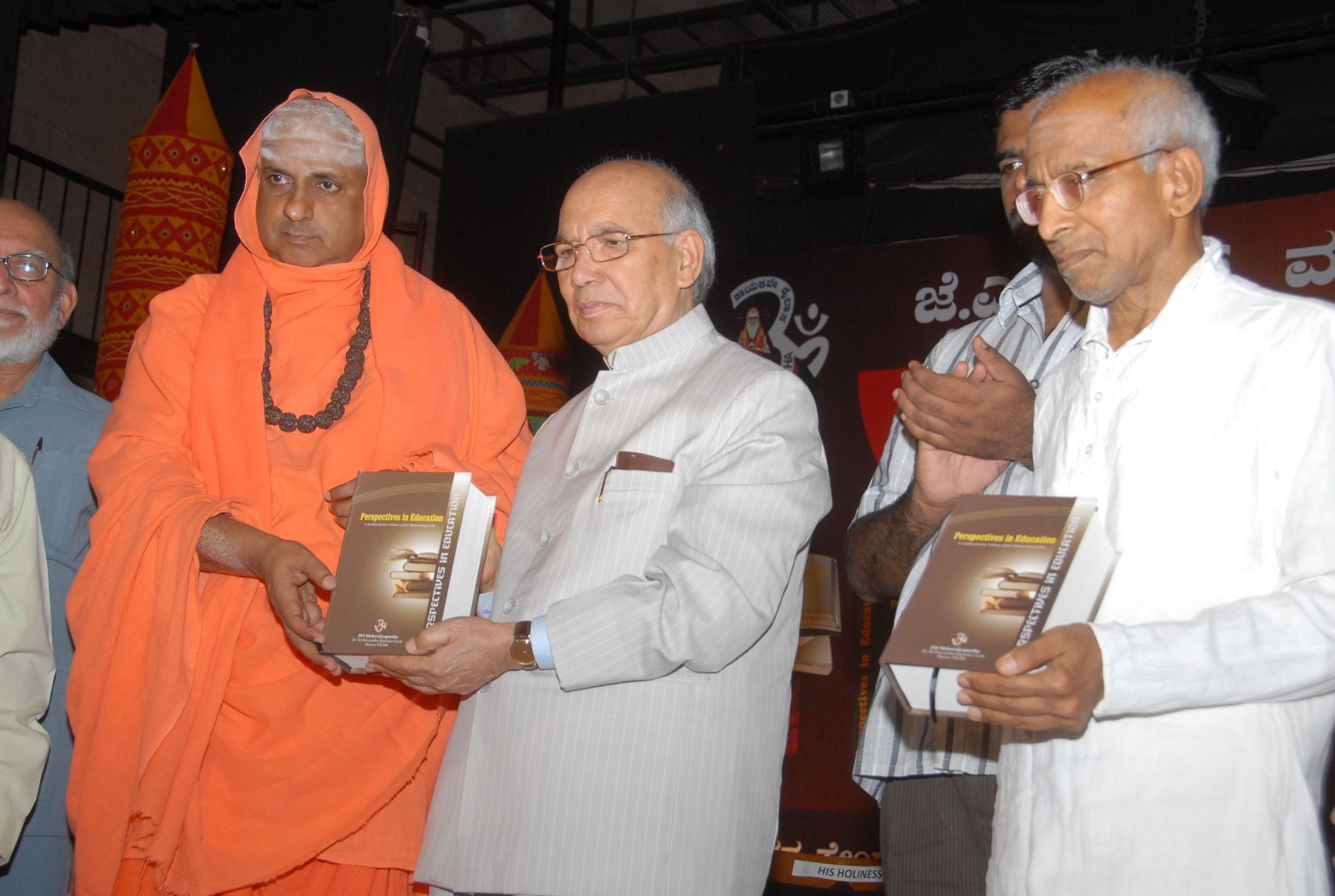 Prominent Personalities visited Suttur Math – JSS Mahavidyapeetha