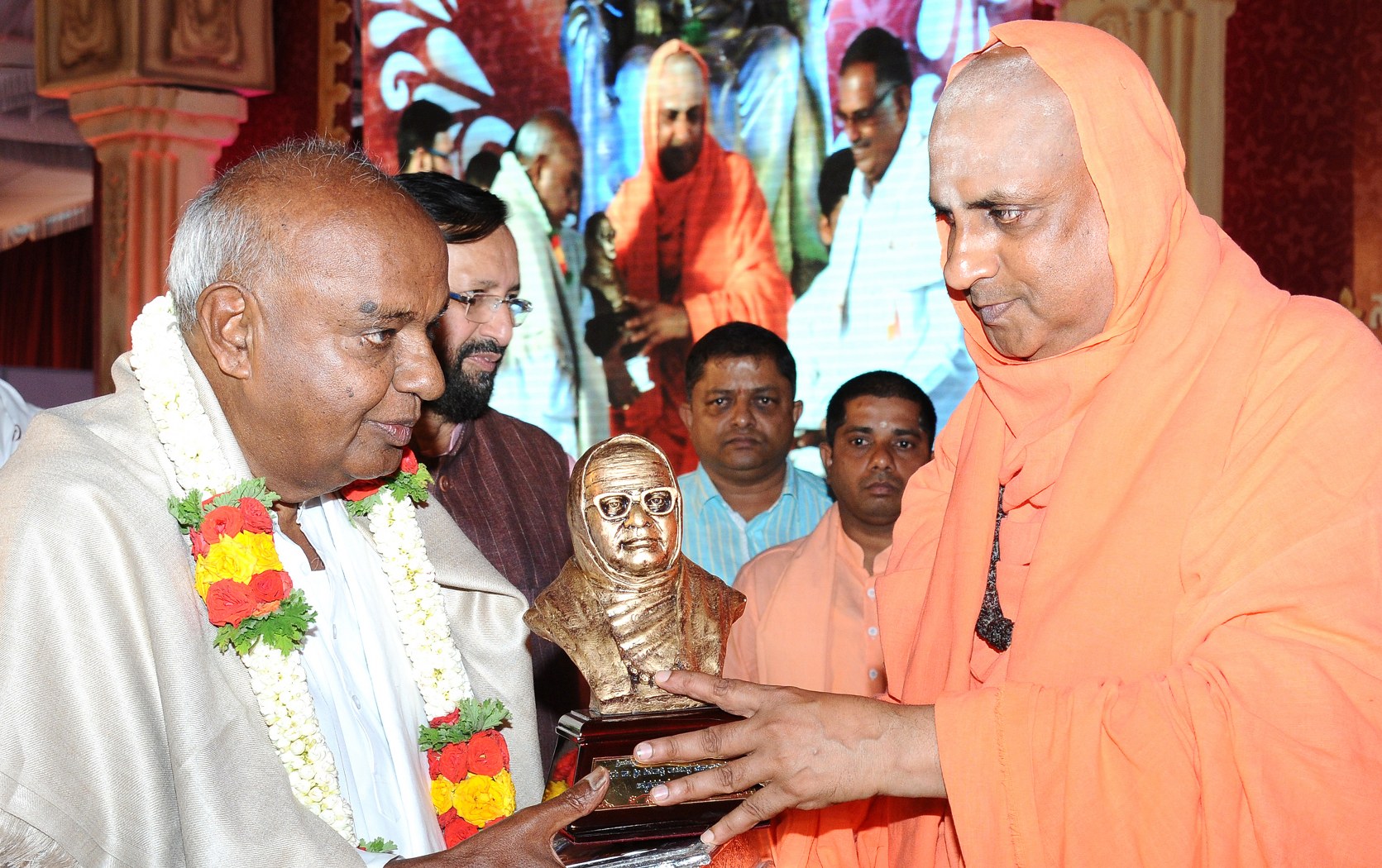 Prominent Personalities visited Suttur Math – JSS Mahavidyapeetha